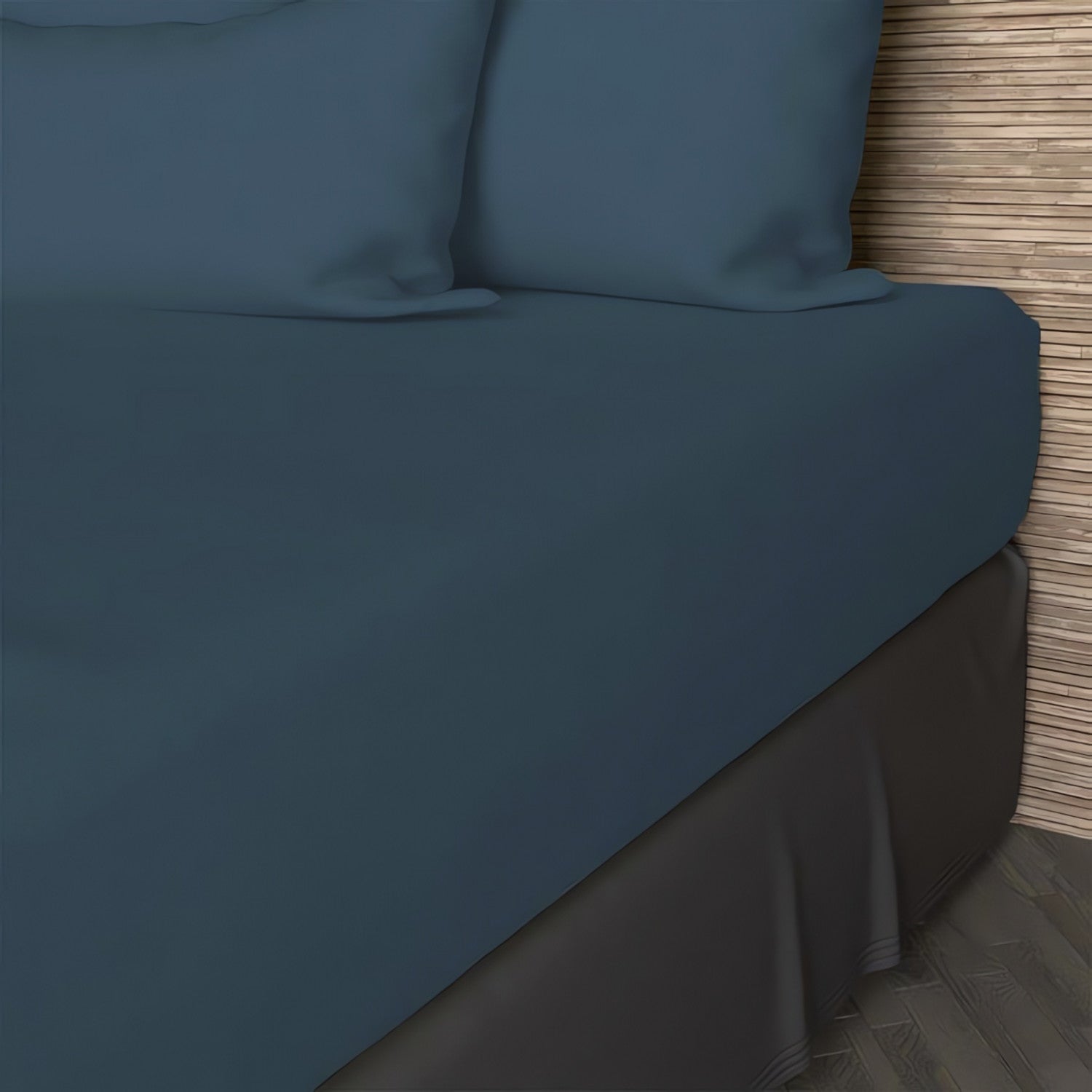 Drap housse en coton 57 fils 140x190 cm UNI bleu canard, par Soleil d ...