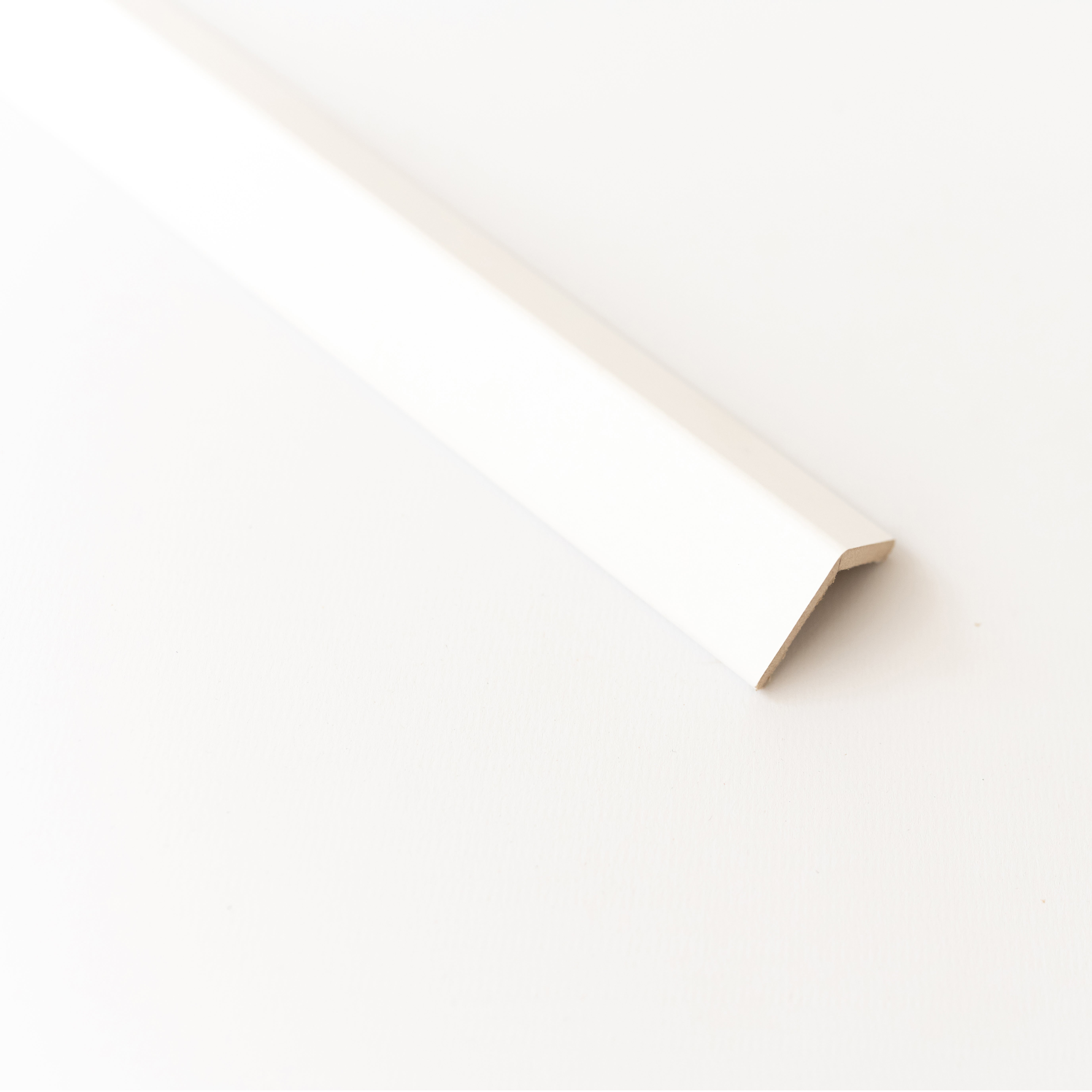 PROTECTION D'ANGLE 28X28 MDF 300 CM BLANC | Leroy Merlin