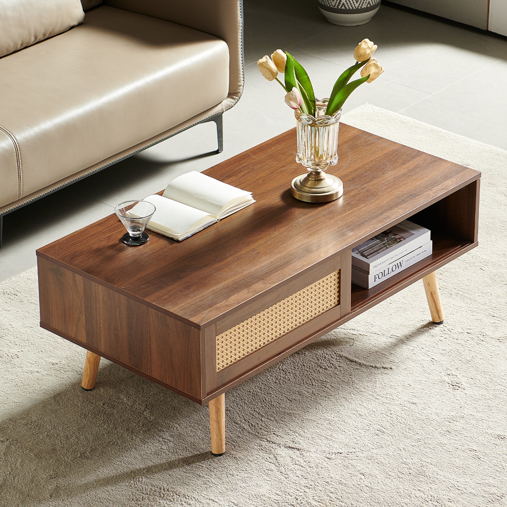 Table basse - Portes coulissantes en rotin et pieds en bois massif ...
