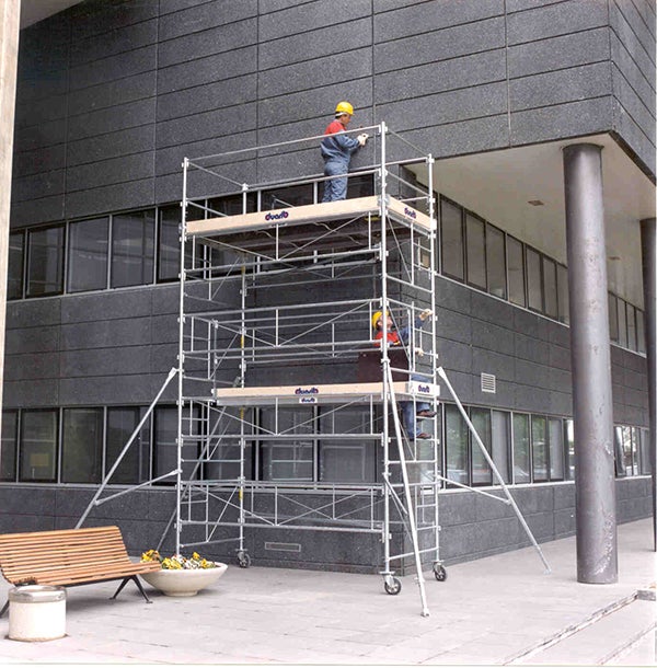 Tour roulante acier plateau 1.50x2.92m - Hauteur max. travail 7.60m ...