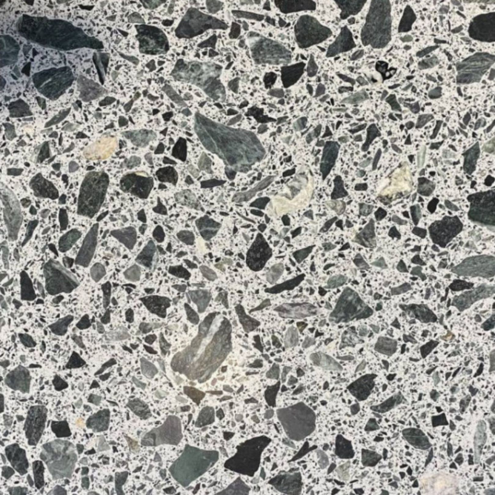 Carreau Terrazzo fond blanc-vert inclusions vertes BRAGA 60x60x1,2cm ...
