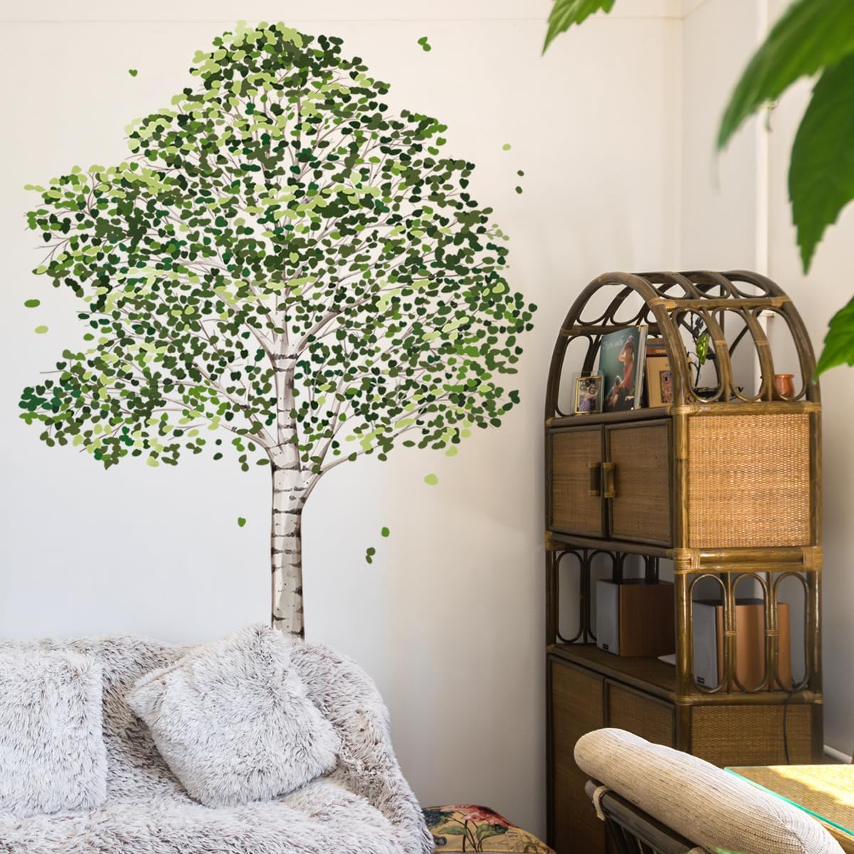 Vinilo decorativo de pared con un gran abedul y plantas verdes para ...