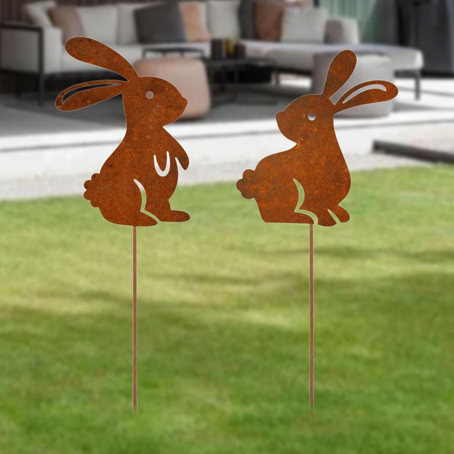 Deux lapins, décorations de jardin patinées de vert-de-gris, parfaites ...