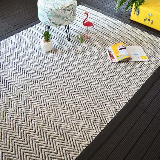 Tapis intérieur / extérieur tissé plat - Java Chevron blanc - Ganse ...