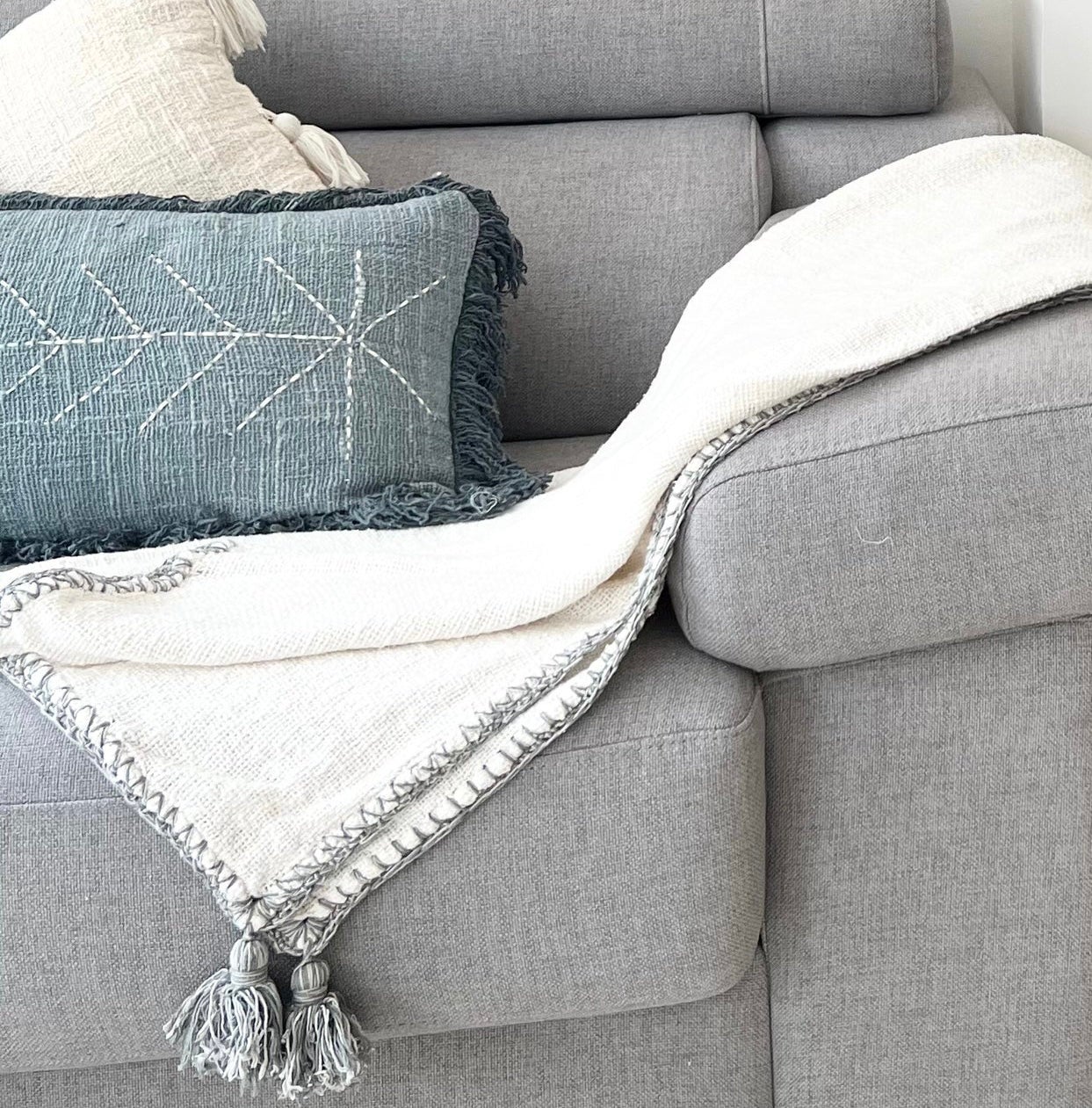 Plaid de algodón blanco bordado en azul grisáceo 200 x 155 cm | Leroy ...