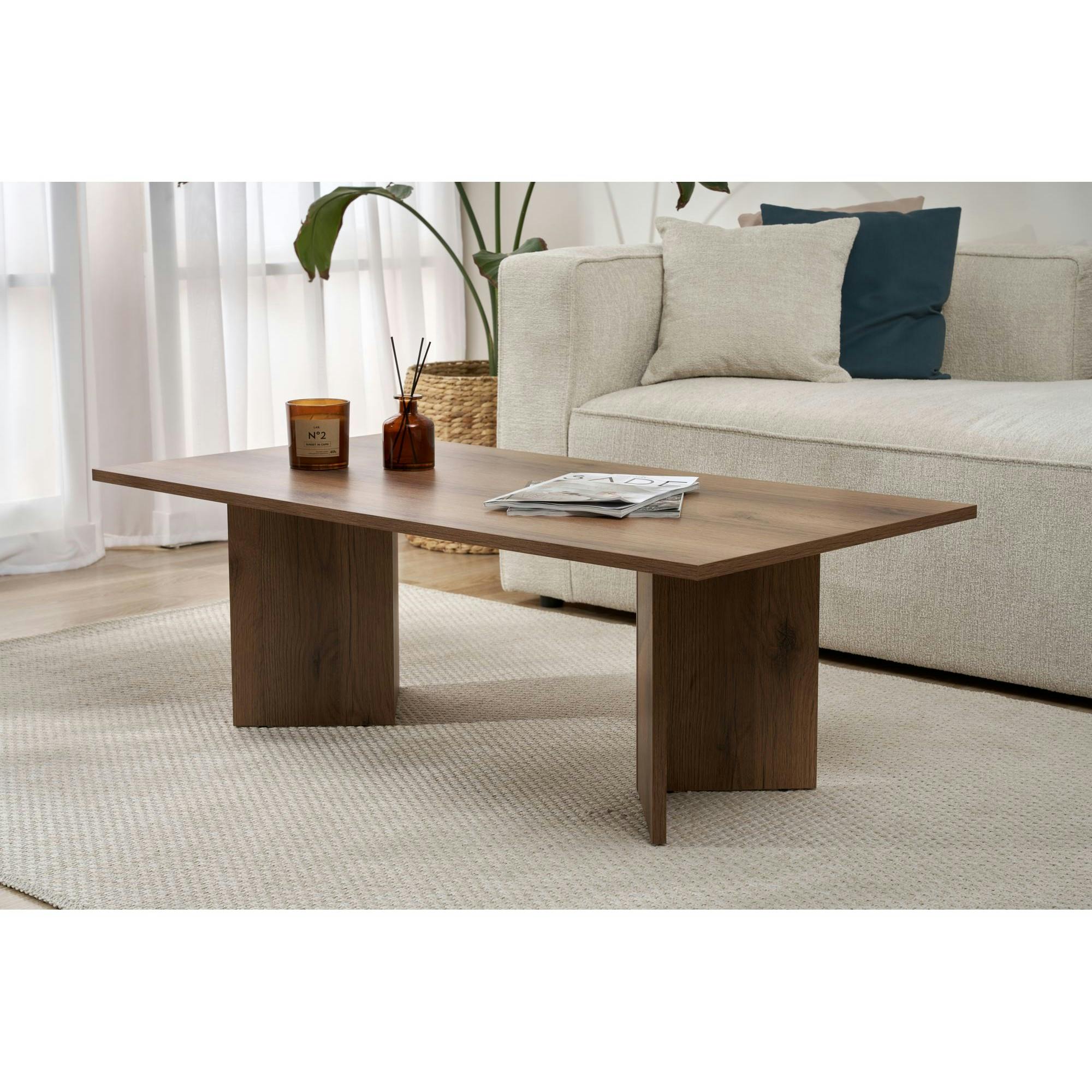 Table basse moderne effet noyer foncé - pieds en V MARFA | Leroy Merlin