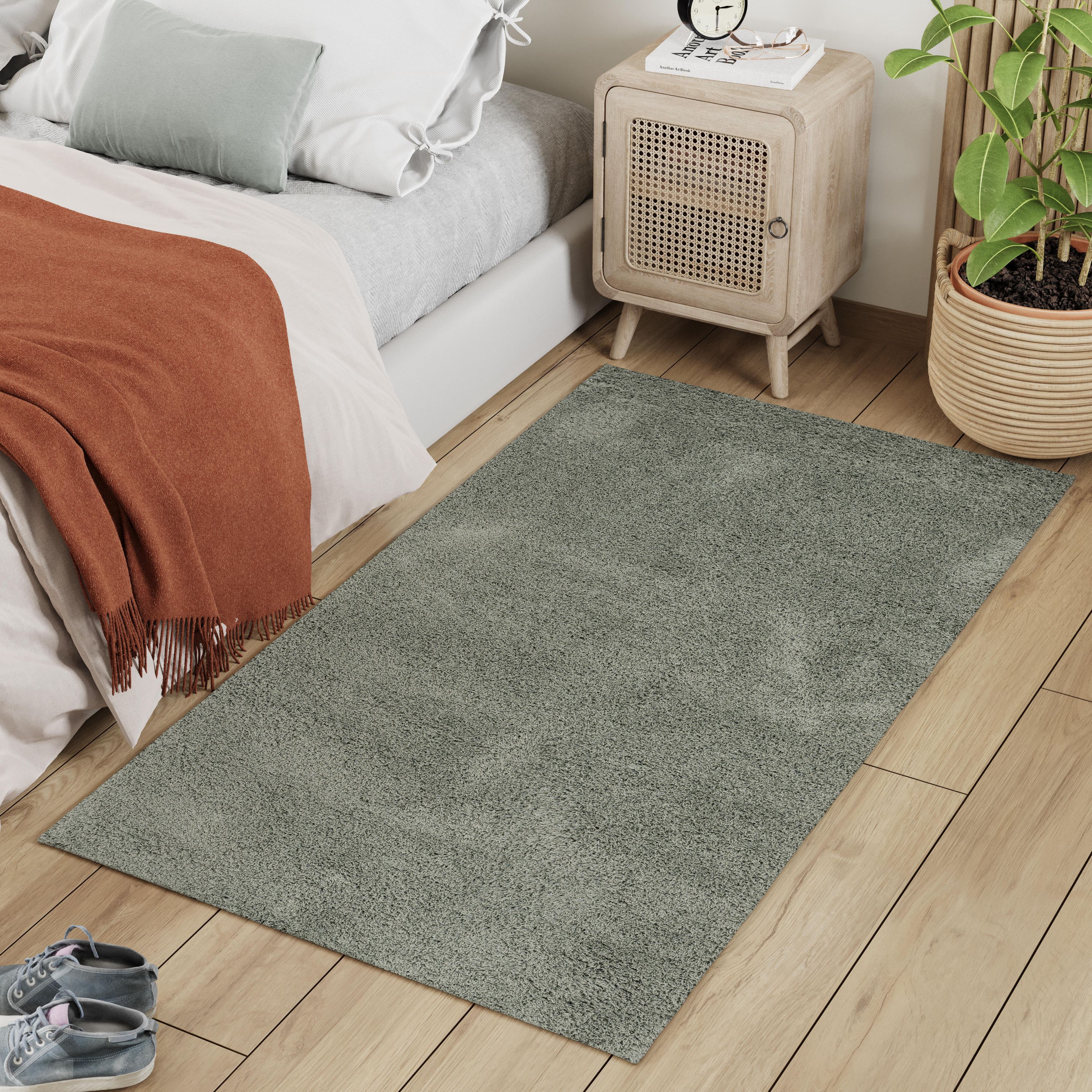 Alfombra pie de cama poliéster Blizz verde sage 60x110cm | Leroy Merlin