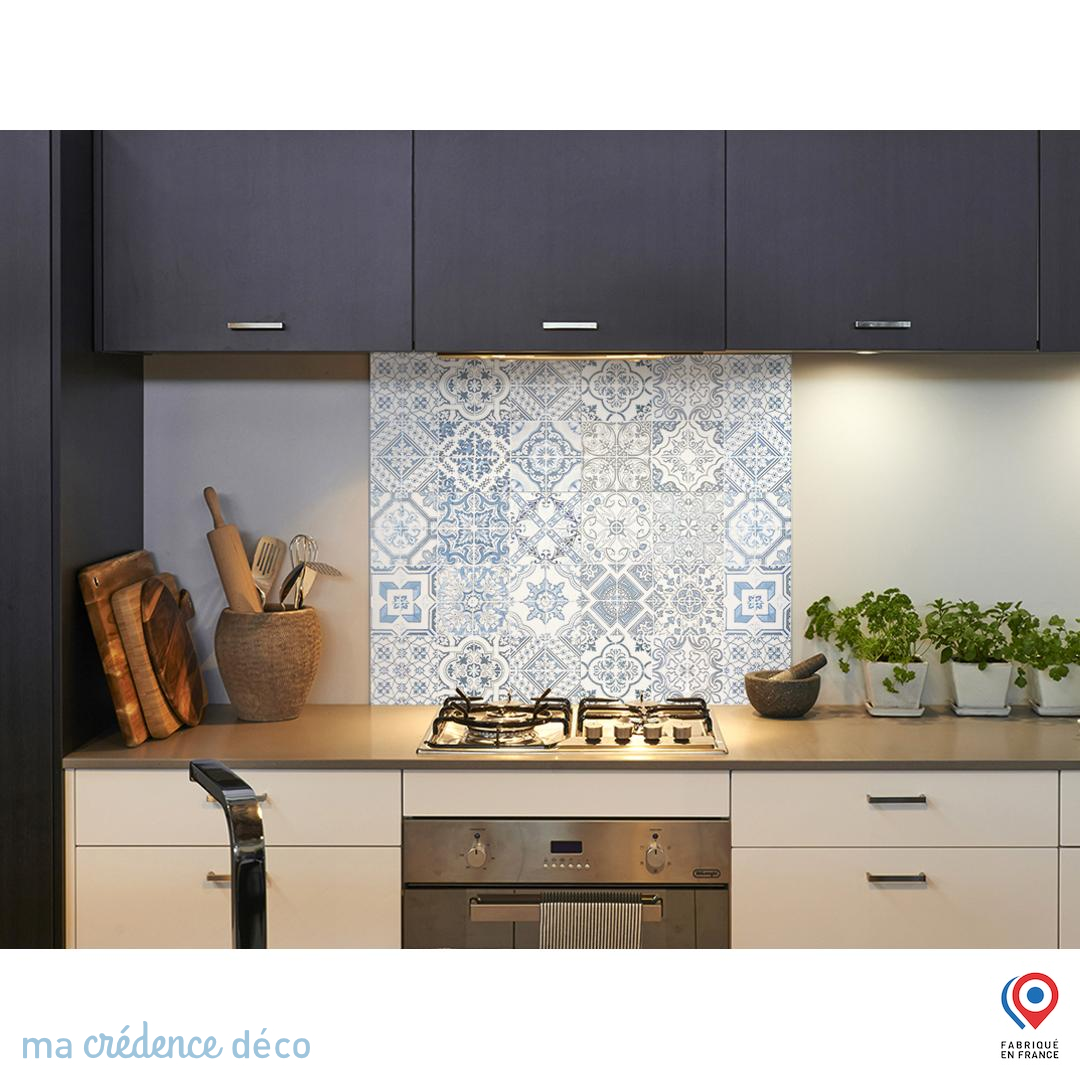 Crédence cuisine fond de hotte carrelage classique bleu 1 - Verre ...