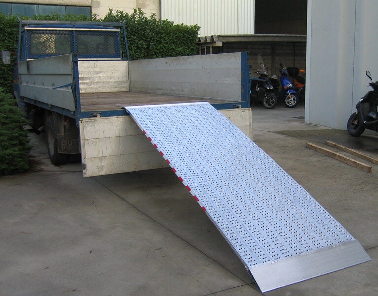 Rampe 1500mm - Hauteur à franchir 450mm - Charge max 1450kg pour ...