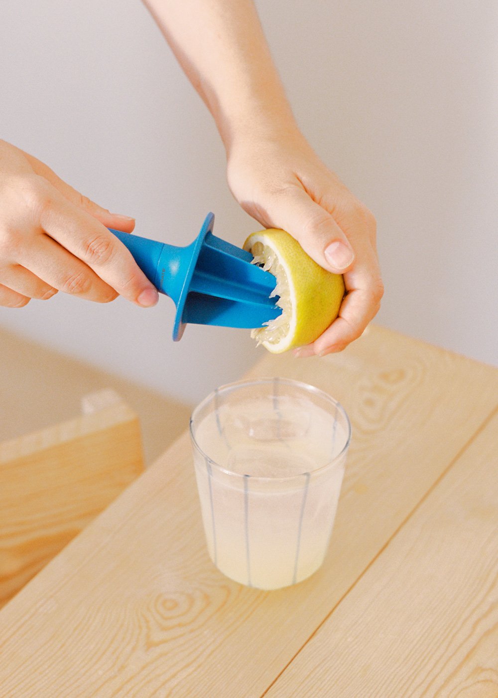 CREATE - KITCHENWARE STUDIO - Exprimidor de limón manual | Leroy Merlin