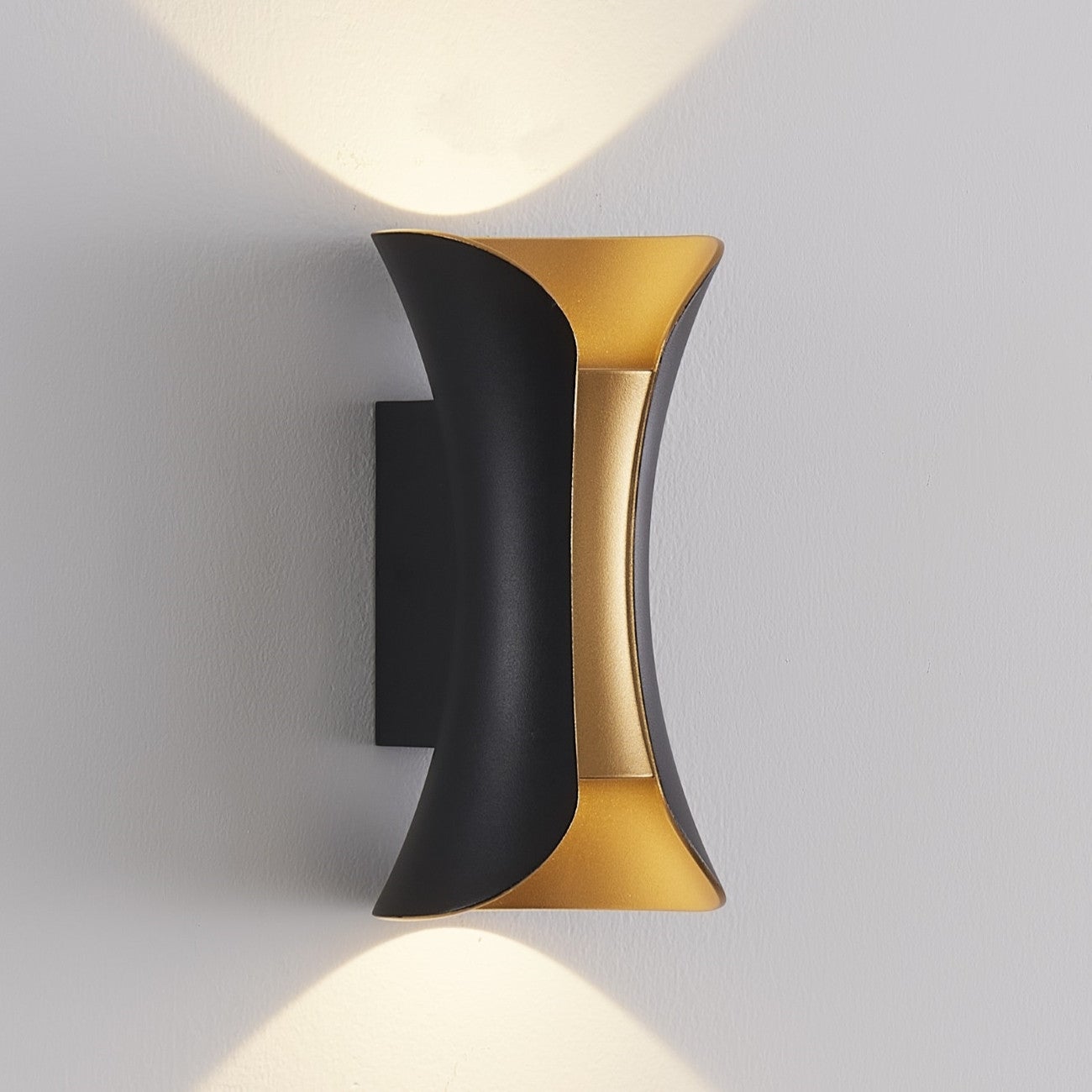 Iluminación de pared LED negro interior oro IP54 - Foria | Leroy Merlin