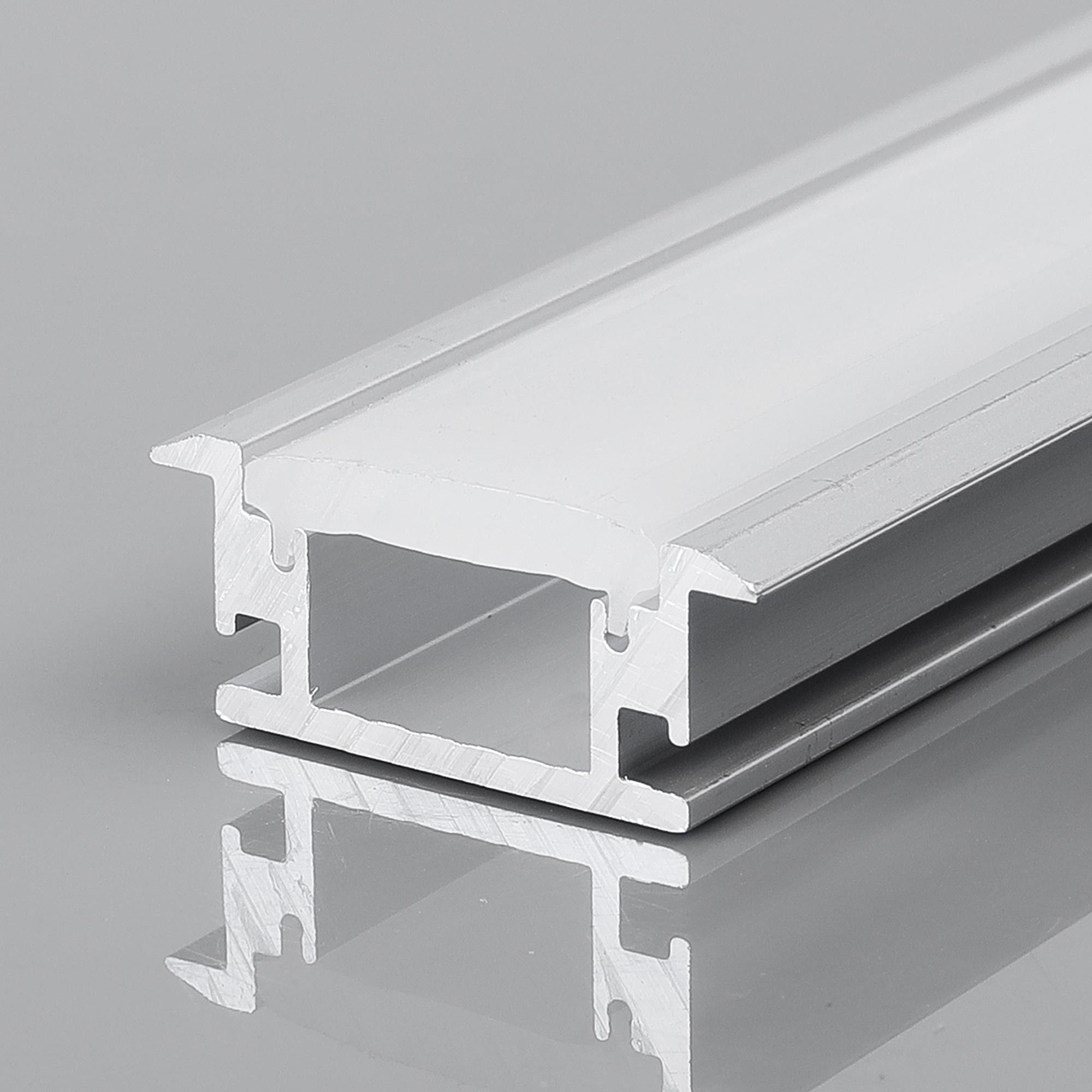 Profilé de sol LED - 27x10mm - Avec diffuseur - 2 mètres | Leroy Merlin