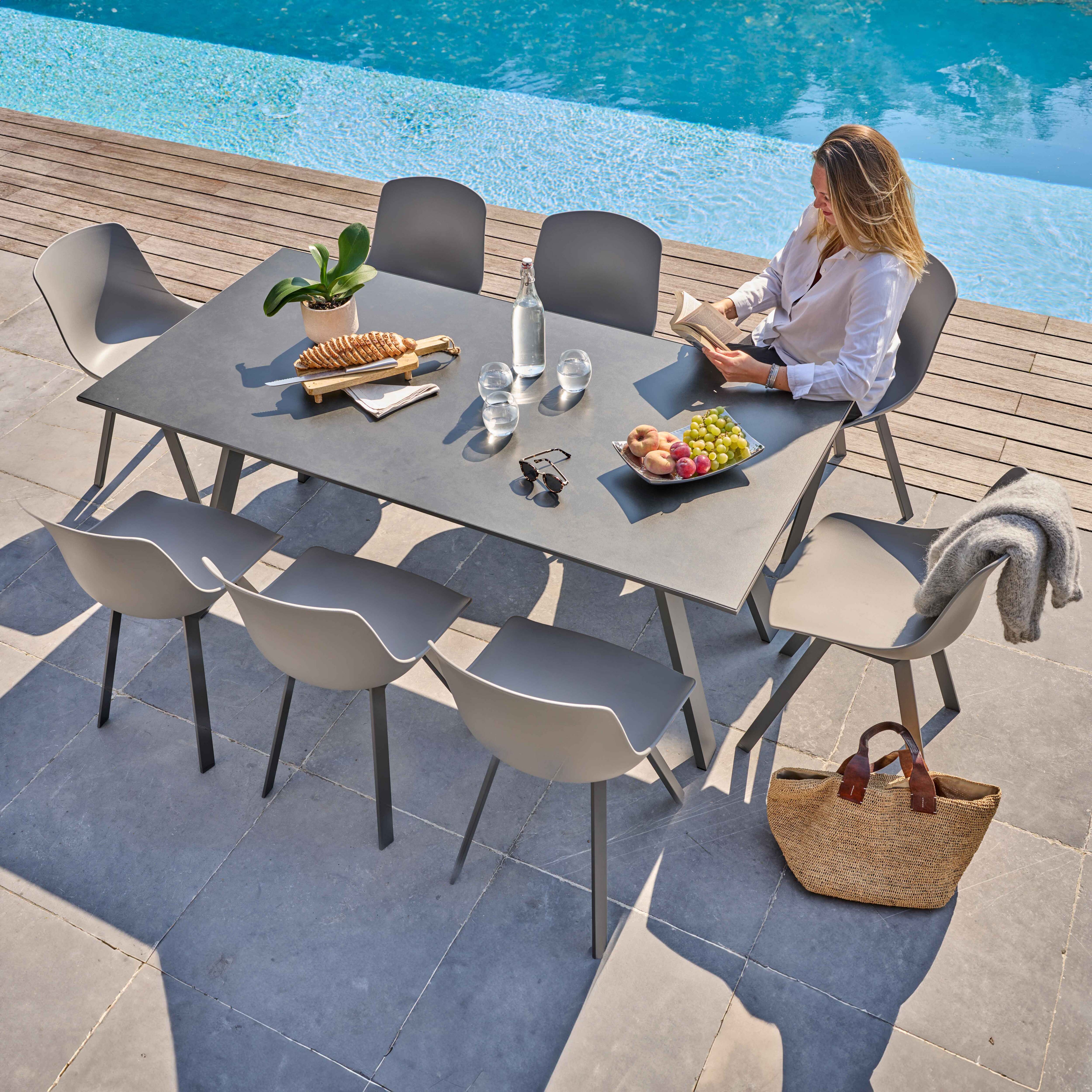 Ensemble table de jardin rectangulaire grise et 8 chaises grises ...