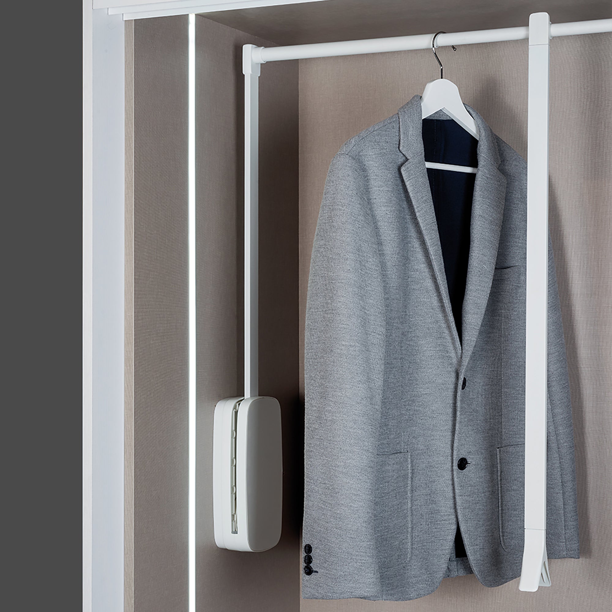 Emuca Penderie rabattable pour armoire Sling, 600 - 830, Plastique ...