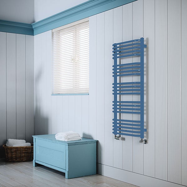 Sèche-serviette électrique bleu distant de 760mm de haut et 300mm de ...