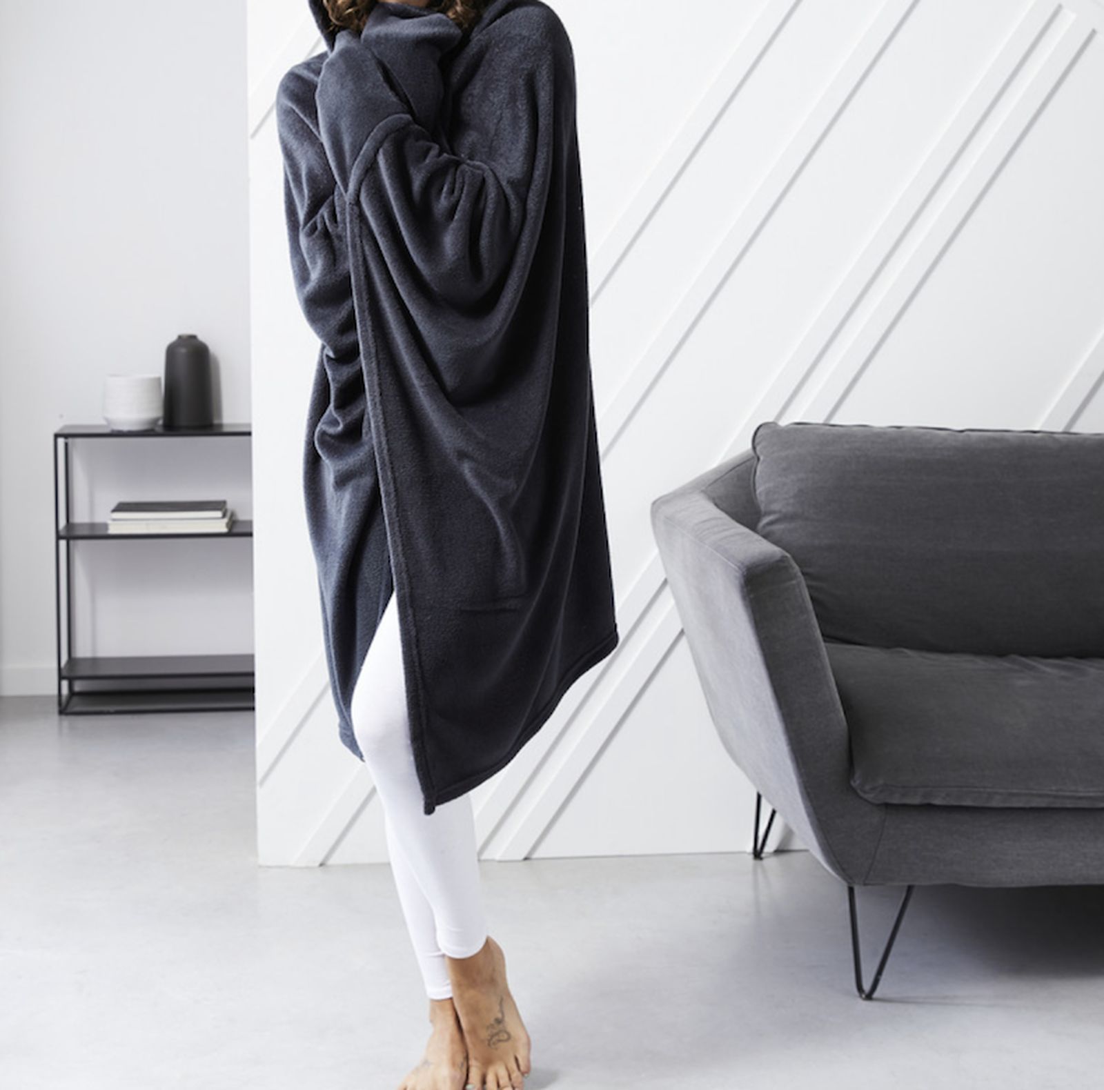 Coperta scozzese in pile con maniche e cappuccio color carbone 165 x ...