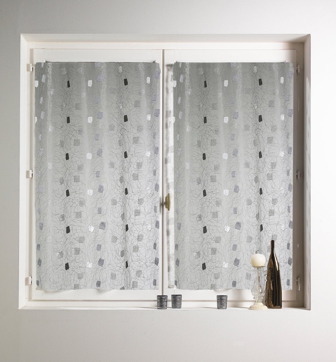 Paire de petits rideaux droit Jacquard brodés 'Carrés' - Gris clair ...