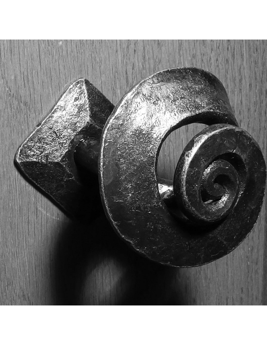 Bouton de tirage Gargouille by ÔTHENTIK en fer "ForgéMain" colori "Brut ...