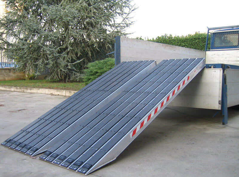 Rampe de chargement 2000mm - Haut. à franchir de 600mm - charge max par ...