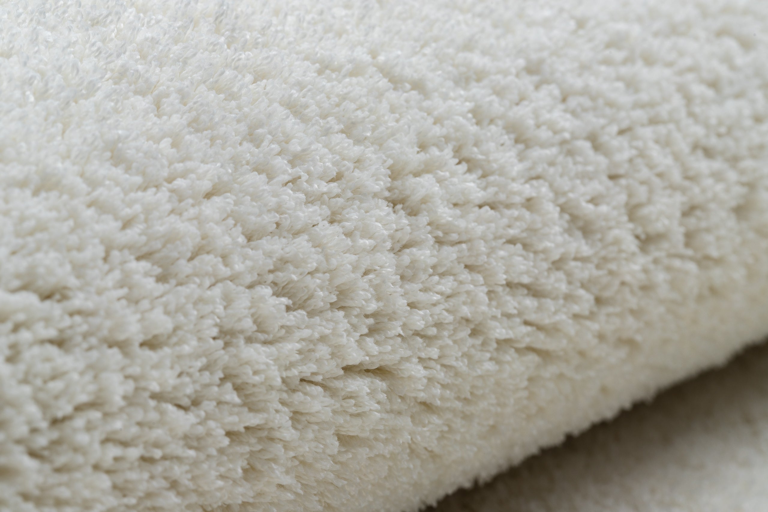 Moqueta VELVET MICRO crema llanura color sólido 100x150 cm | Leroy Merlin