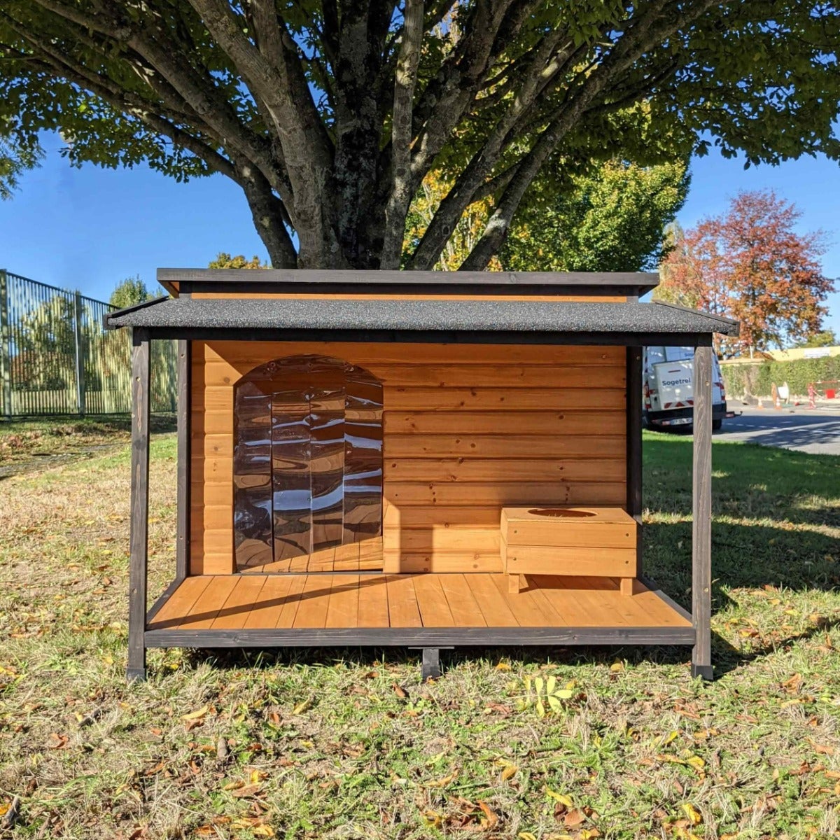 Niche à chien Berger Allemand avec toit ouvrant shingle et terrasse ...