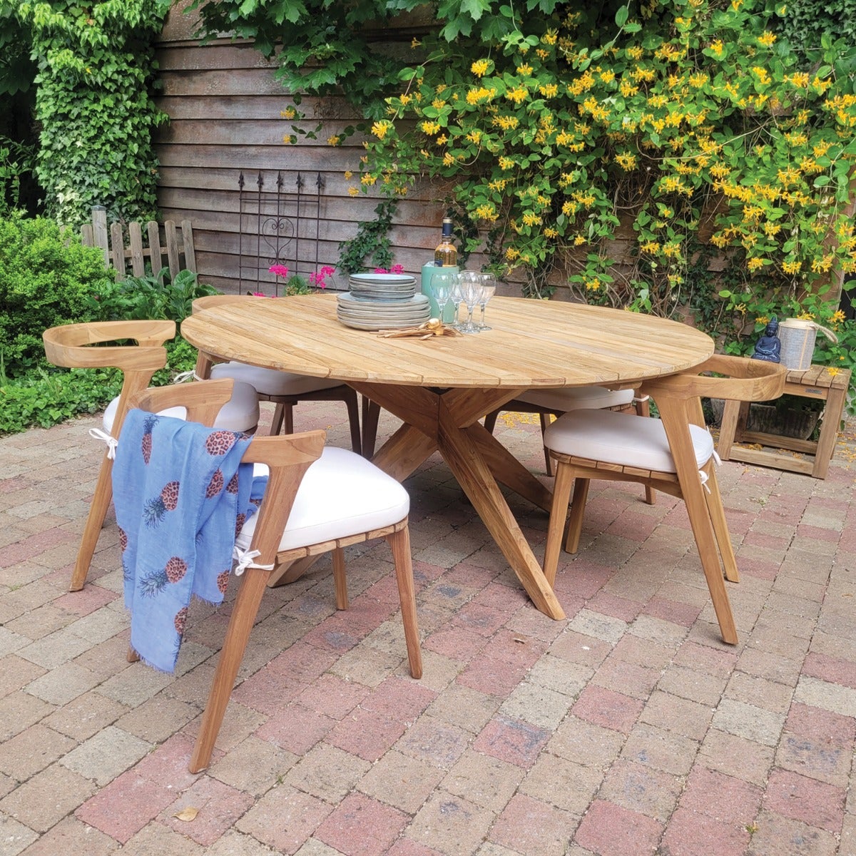 Table ronde en teck recyclé D 165 cm Sakai | Leroy Merlin