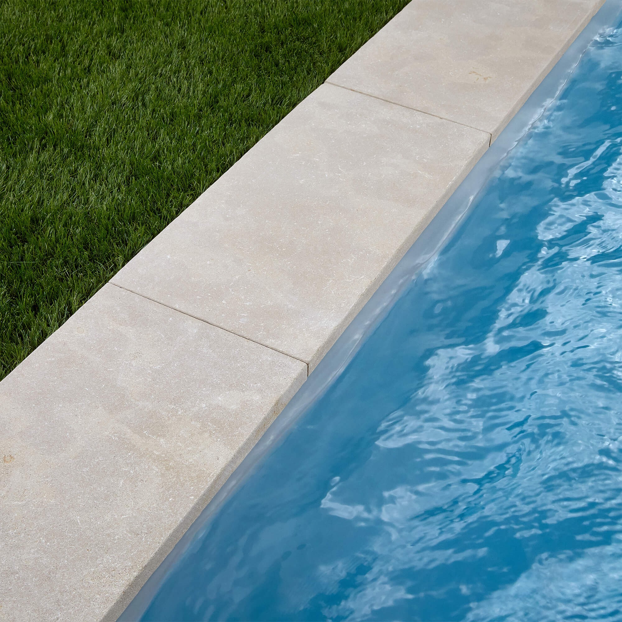 Margelle de piscine Pierre Naturelle Atlas Beige 61x33x3cm Bord Droit ...